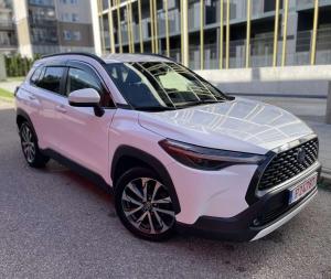 Белый Тойота Corolla Cross 2023 в Вильнюс, объемом двигателя 1.80 л и пробегом 185 тыс. км за 20900 €, фото  на AUTOMOTO.COM.LV