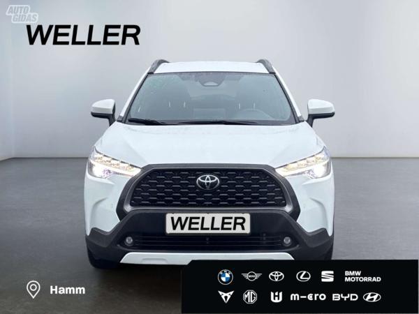 Balts Toyota Corolla Cross 2024 Kauņa, ar dzinēja tilpumu 1.80 L un nobraukumu 15 tūkst. km par 32679 €, foto 2 vietnē AUTOMOTO.COM.LV