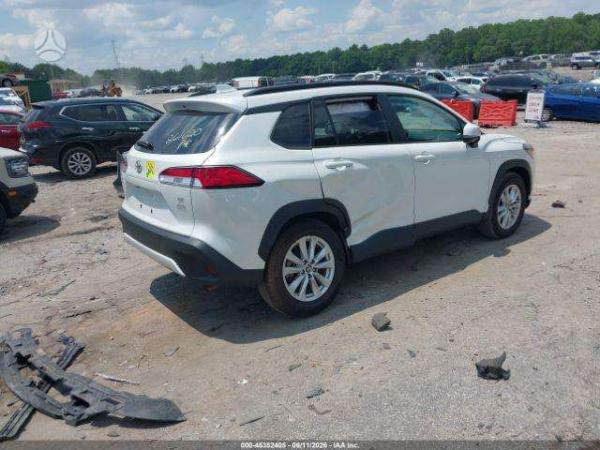 White Toyota Corolla Cross 2024 in Klaipeda, with an engine capacity of 2.00 L and mileage of 44 thousand km for 10300 €, photo 3 on AUTOMOTO.COM.LV