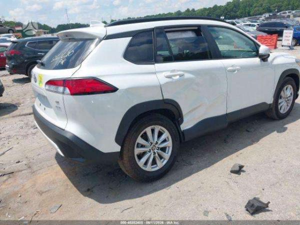 White Toyota Corolla Cross 2024 in Klaipeda, with an engine capacity of 2.00 L and mileage of 44 thousand km for 10300 €, photo 4 on AUTOMOTO.COM.LV