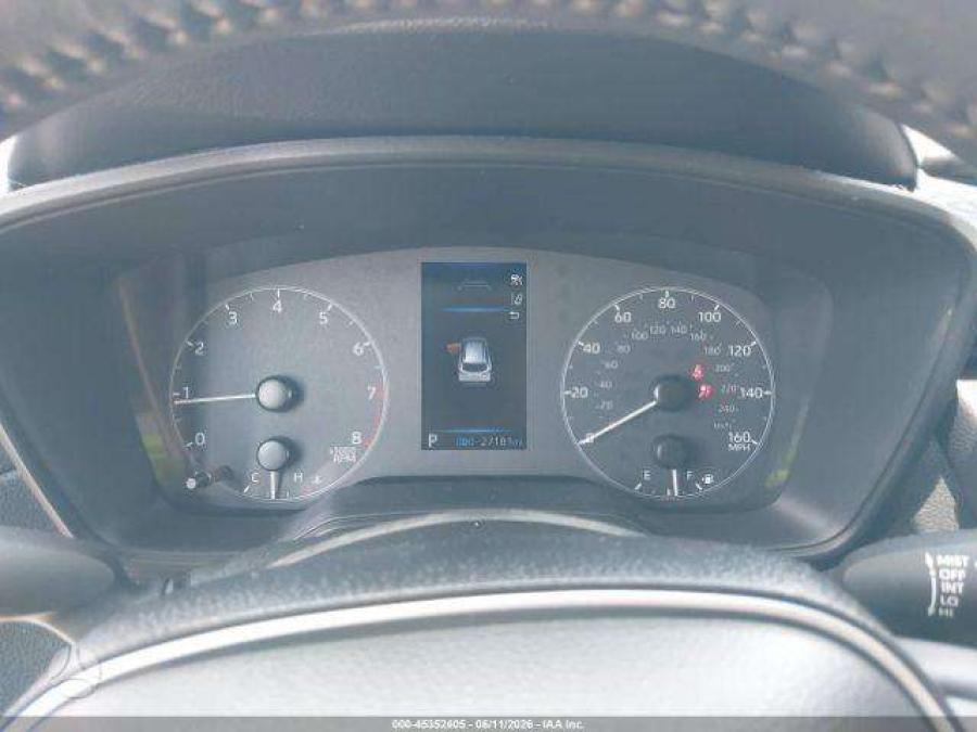 White Toyota Corolla Cross 2024 in Klaipeda, with an engine capacity of 2.00 L and mileage of 44 thousand km for 10300 €, photo 6 on AUTOMOTO.COM.LV