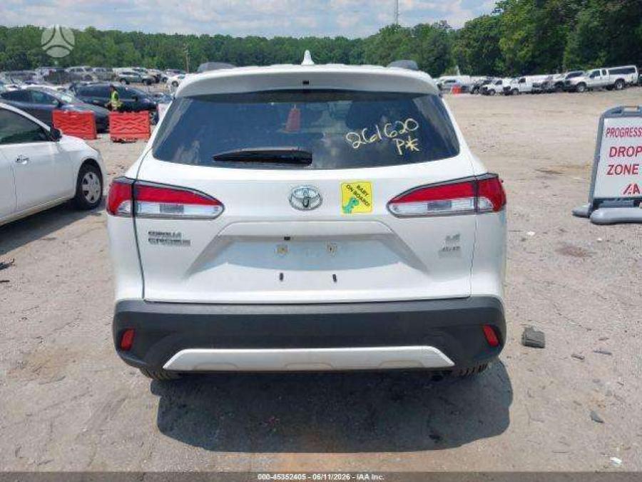 White Toyota Corolla Cross 2024 in Klaipeda, with an engine capacity of 2.00 L and mileage of 44 thousand km for 10300 €, photo 10 on AUTOMOTO.COM.LV