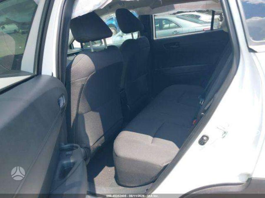 White Toyota Corolla Cross 2024 in Klaipeda, with an engine capacity of 2.00 L and mileage of 44 thousand km for 10300 €, photo 11 on AUTOMOTO.COM.LV