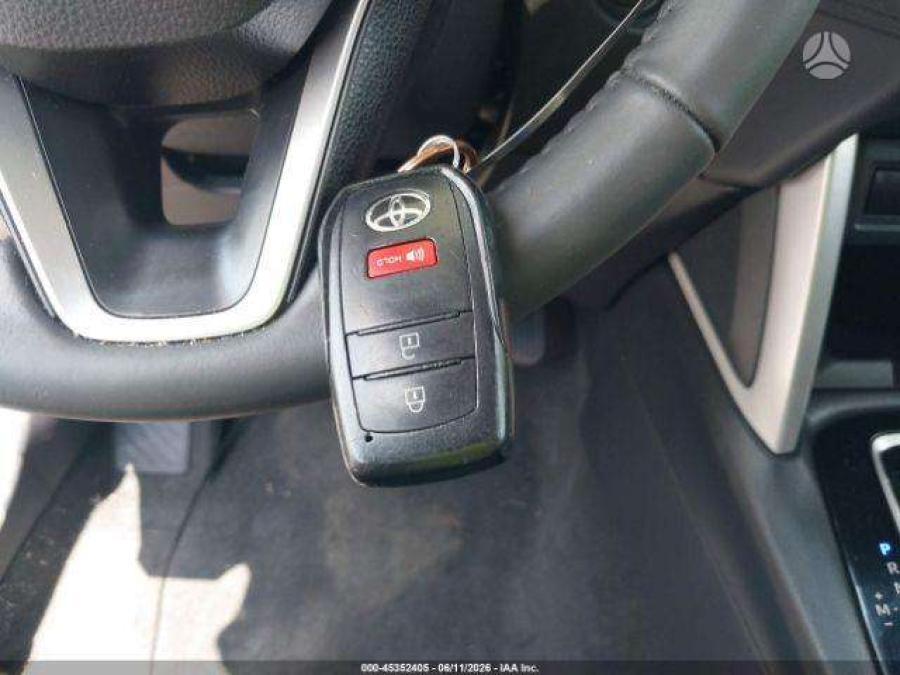 White Toyota Corolla Cross 2024 in Klaipeda, with an engine capacity of 2.00 L and mileage of 44 thousand km for 10300 €, photo 15 on AUTOMOTO.COM.LV