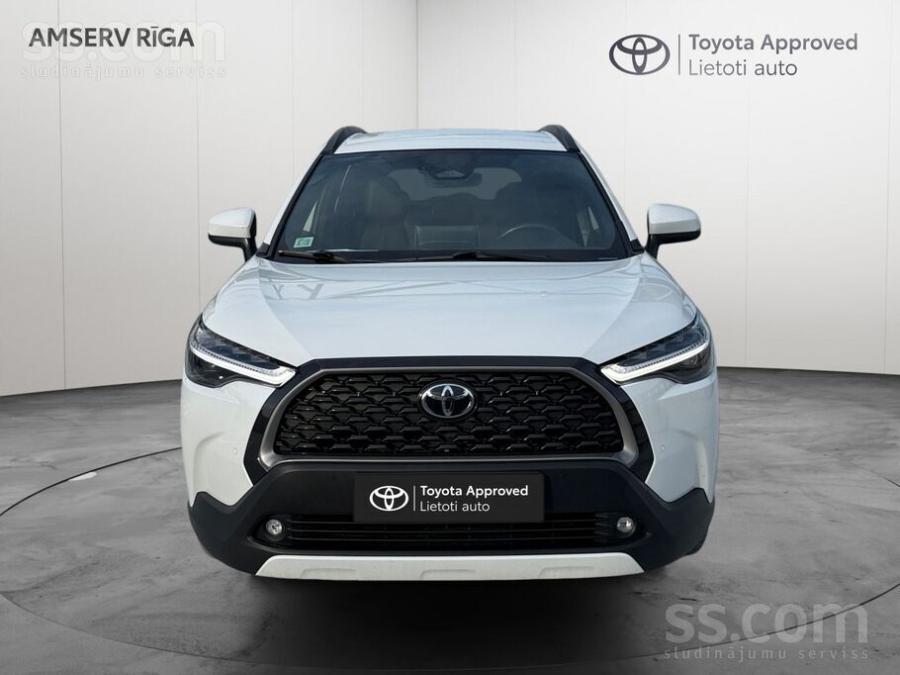 Balts Toyota Corolla Cross 2024 Rīga, ar dzinēja tilpumu 1.80 L un nobraukumu 48 tūkst. km par 28900 €, foto 6 vietnē AUTOMOTO.COM.LV