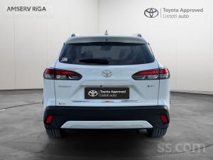 Balts Toyota Corolla Cross 2024 Rīga, ar dzinēja tilpumu 1.80 L un nobraukumu 48 tūkst. km par 28900 €, foto 7 vietnē AUTOMOTO.COM.LV