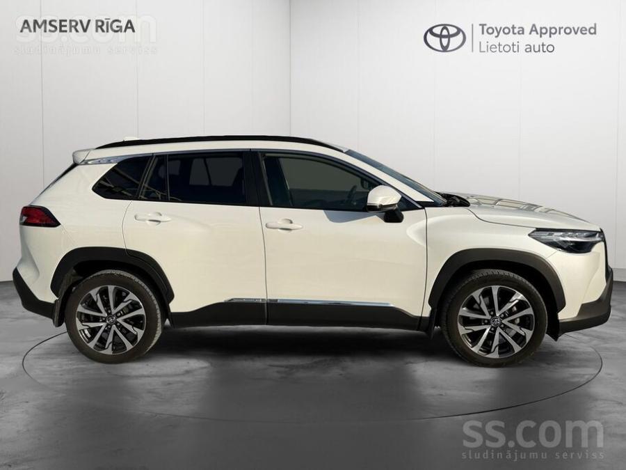 Balts Toyota Corolla Cross 2024 Rīga, ar dzinēja tilpumu 1.80 L un nobraukumu 48 tūkst. km par 28900 €, foto 8 vietnē AUTOMOTO.COM.LV