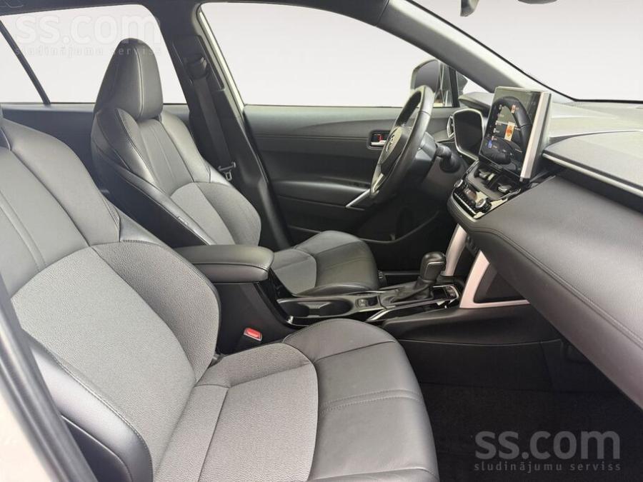 Balts Toyota Corolla Cross 2024 Rīga, ar dzinēja tilpumu 1.80 L un nobraukumu 48 tūkst. km par 28900 €, foto 12 vietnē AUTOMOTO.COM.LV