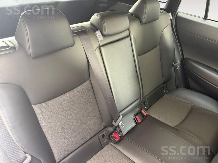 Balts Toyota Corolla Cross 2024 Rīga, ar dzinēja tilpumu 1.80 L un nobraukumu 48 tūkst. km par 28900 €, foto 13 vietnē AUTOMOTO.COM.LV