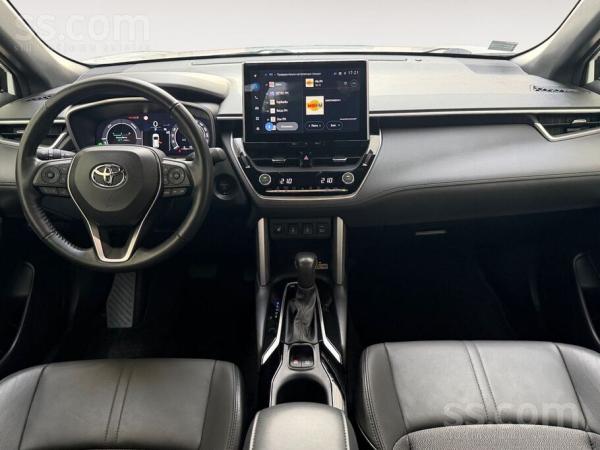 Toyota Corolla Cross 2024 in Riga on AUTOMOTO.COM.LV White Toyota Corolla Cross 2024 in Riga, with an engine capacity of 1.80 L and mileage of 48 thousand km for 28900 €, photo 10 on AUTOMOTO.COM.LV