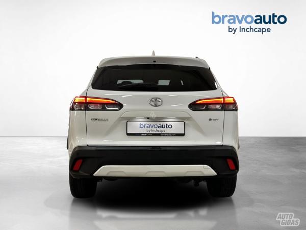 Balts Toyota Corolla Cross 2024 Viļņa, ar dzinēja tilpumu 1.80 L un nobraukumu 93 tūkst. km par 27500 €, foto 5 vietnē AUTOMOTO.COM.LV