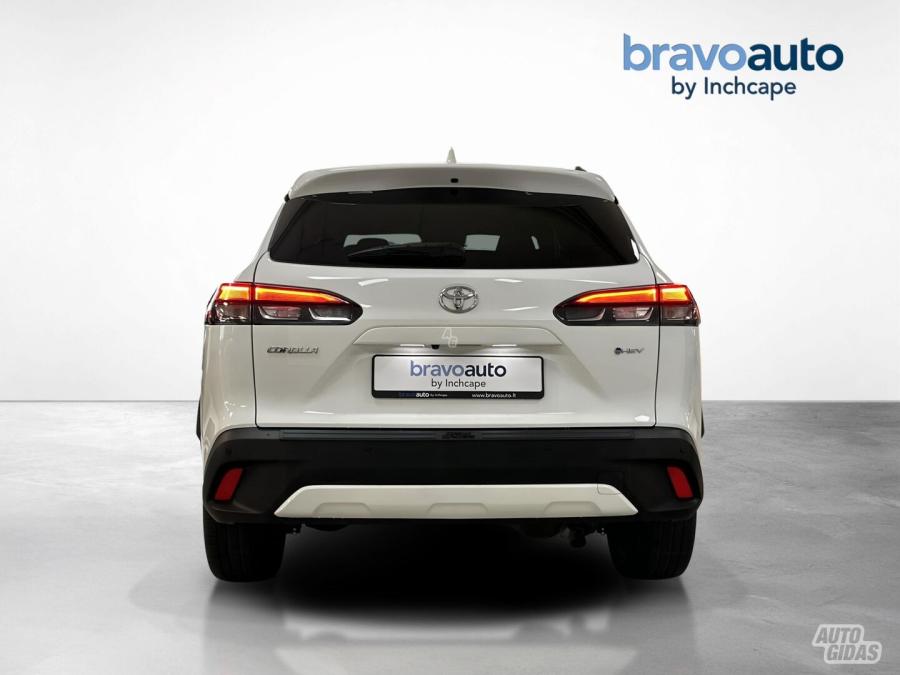 Balts Toyota Corolla Cross 2024 Viļņa, ar dzinēja tilpumu 1.80 L un nobraukumu 93 tūkst. km par 27500 €, foto 5 vietnē AUTOMOTO.COM.LV