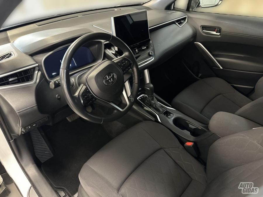 Balts Toyota Corolla Cross 2024 Viļņa, ar dzinēja tilpumu 1.80 L un nobraukumu 93 tūkst. km par 27500 €, foto 12 vietnē AUTOMOTO.COM.LV