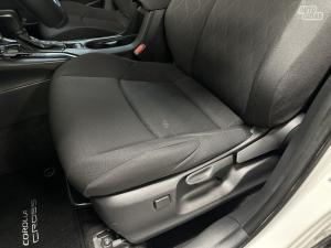 Balts Toyota Corolla Cross 2024 Viļņa, ar dzinēja tilpumu 1.80 L un nobraukumu 93 tūkst. km par 27500 €, foto 15 vietnē AUTOMOTO.COM.LV