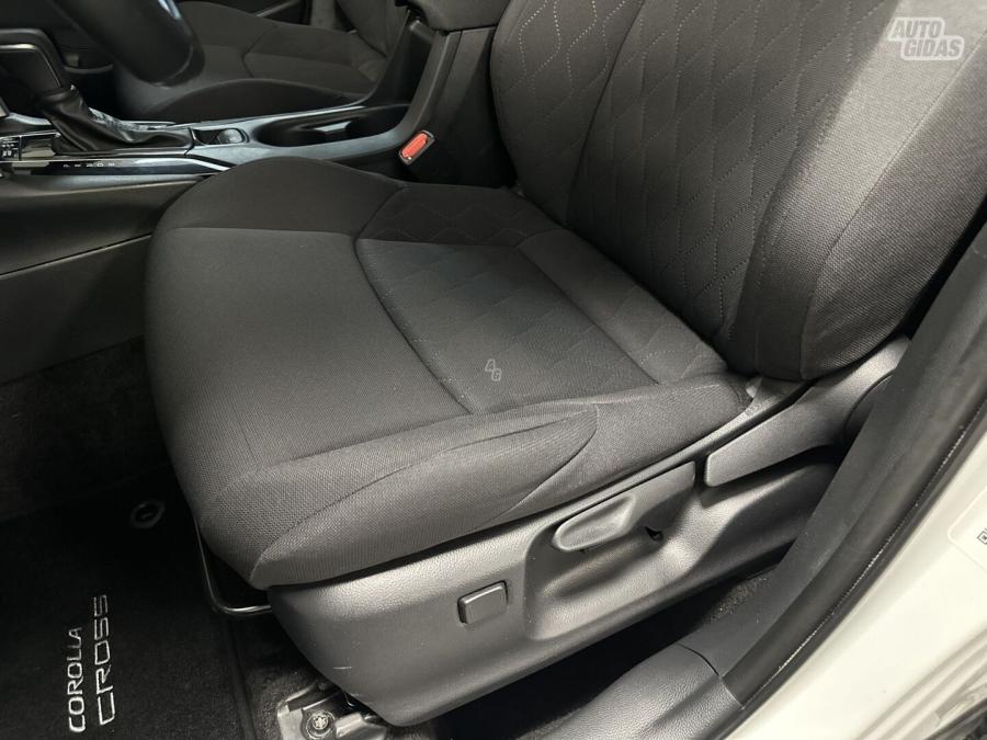 Balts Toyota Corolla Cross 2024 Viļņa, ar dzinēja tilpumu 1.80 L un nobraukumu 93 tūkst. km par 27500 €, foto 15 vietnē AUTOMOTO.COM.LV