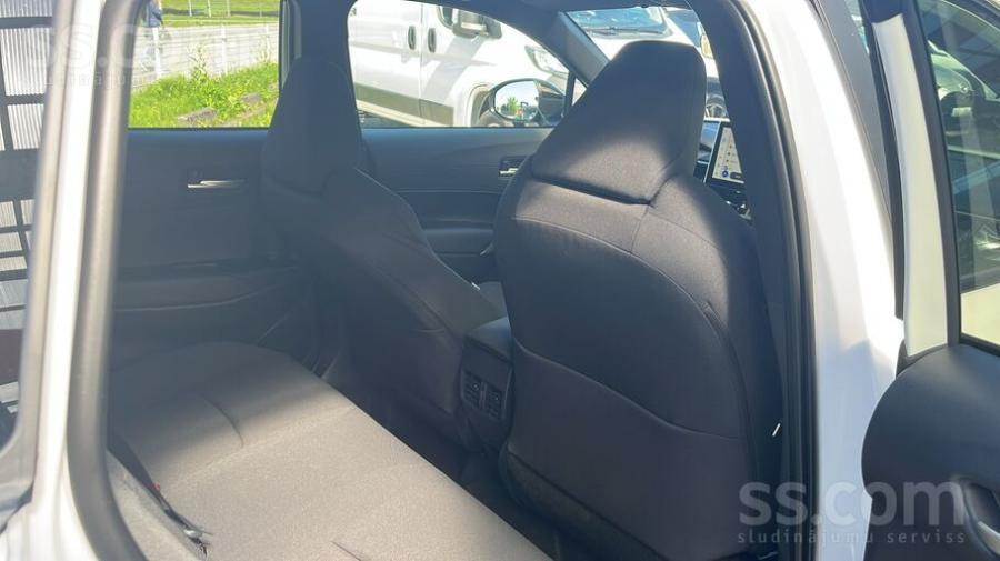 Белый Тойота Corolla Cross 2025 в Рига, объемом двигателя 2.00 л и пробегом 1000 тыс. км за 37450 €, фото 8 на AUTOMOTO.COM.LV