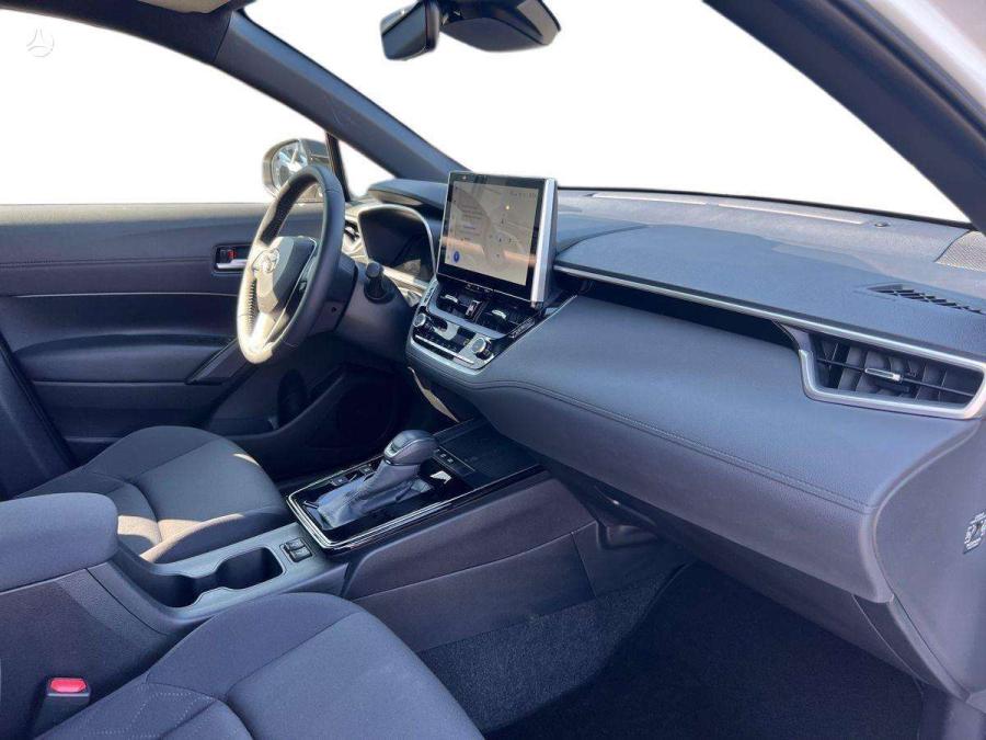 Белый Тойота Corolla Cross 2025 в Клайпеда, объемом двигателя 1.80 л и пробегом 7 тыс. км за 32000 €, фото 7 на AUTOMOTO.COM.LV