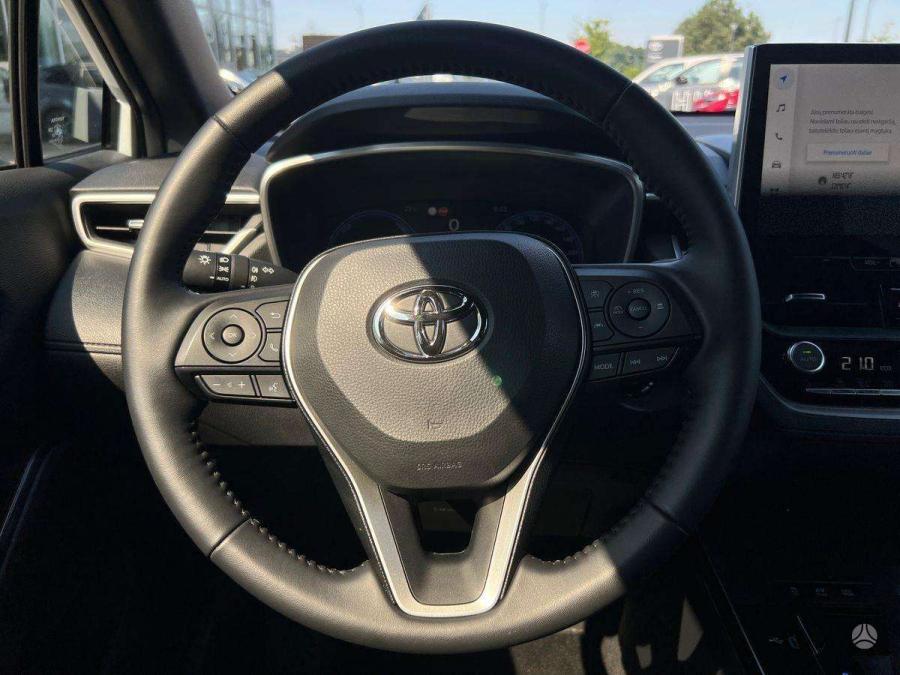 Белый Тойота Corolla Cross 2025 в Клайпеда, объемом двигателя 1.80 л и пробегом 7 тыс. км за 32000 €, фото 13 на AUTOMOTO.COM.LV
