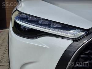 Balts Toyota Corolla Cross 2025 Rīga, ar dzinēja tilpumu 2.00 L un nobraukumu 7 tūkst. km par 35000 €, foto 4 vietnē AUTOMOTO.COM.LV
