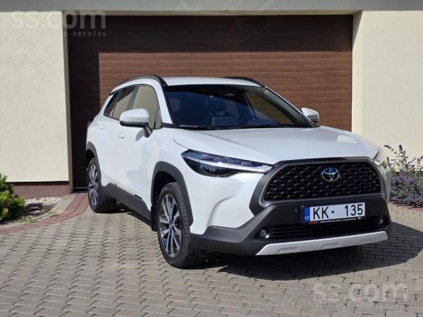 Белый Тойота Corolla Cross 2025 в Рига, объемом двигателя 2.00 л и пробегом 7 тыс. км за 37000 €, фото 4 на AUTOMOTO.COM.LV