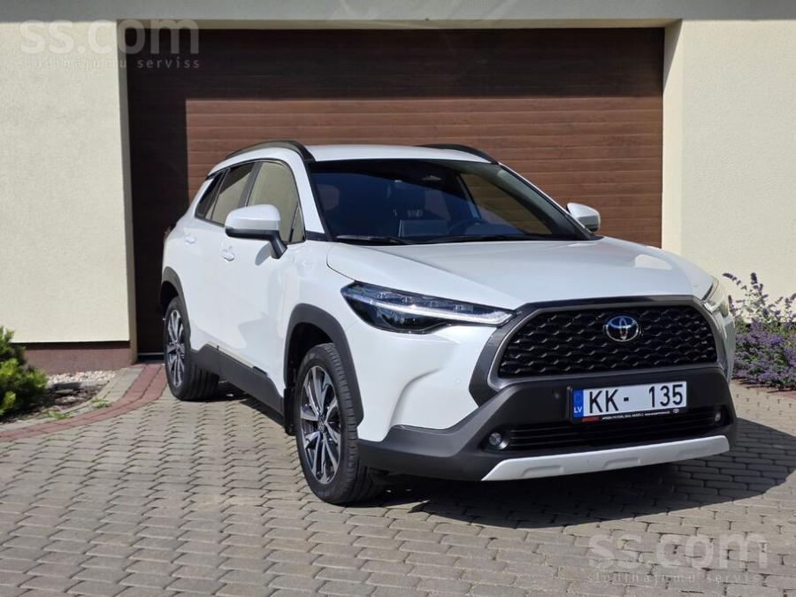 Balts Toyota Corolla Cross 2025 Rīga, ar dzinēja tilpumu 2.00 L un nobraukumu 7 tūkst. km par 35000 €, foto 5 vietnē AUTOMOTO.COM.LV