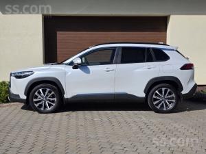 Balts Toyota Corolla Cross 2025 Rīga, ar dzinēja tilpumu 2.00 L un nobraukumu 7 tūkst. km par 35000 €, foto 6 vietnē AUTOMOTO.COM.LV