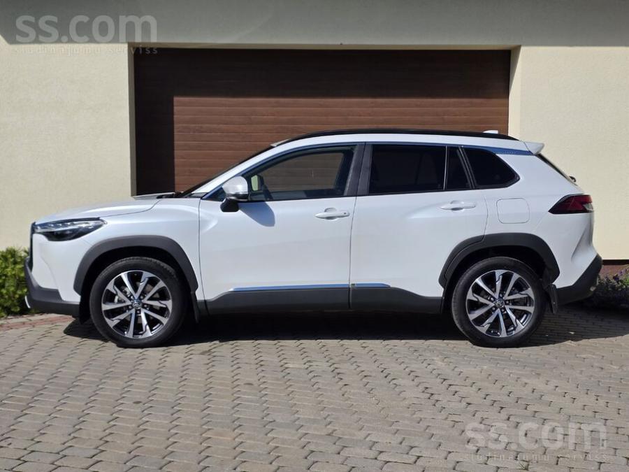 Balts Toyota Corolla Cross 2025 Rīga, ar dzinēja tilpumu 2.00 L un nobraukumu 7 tūkst. km par 35000 €, foto 6 vietnē AUTOMOTO.COM.LV