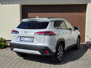 Balts Toyota Corolla Cross 2025 Rīga, ar dzinēja tilpumu 2.00 L un nobraukumu 7 tūkst. km par 35000 €, foto 8 vietnē AUTOMOTO.COM.LV