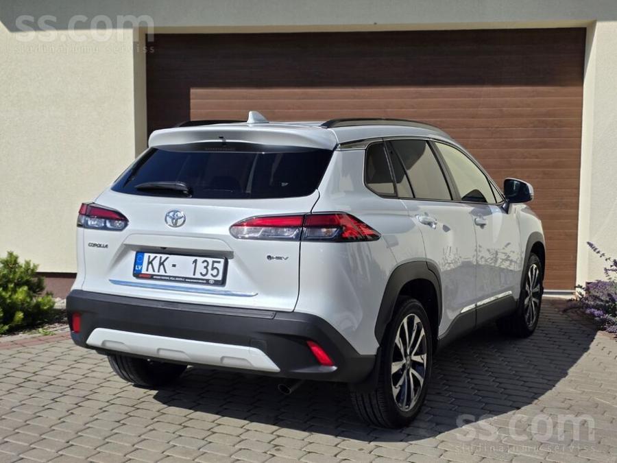 Balts Toyota Corolla Cross 2025 Rīga, ar dzinēja tilpumu 2.00 L un nobraukumu 7 tūkst. km par 35000 €, foto 8 vietnē AUTOMOTO.COM.LV