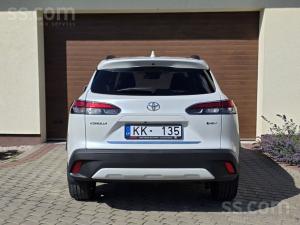 Balts Toyota Corolla Cross 2025 Rīga, ar dzinēja tilpumu 2.00 L un nobraukumu 7 tūkst. km par 35000 €, foto 9 vietnē AUTOMOTO.COM.LV