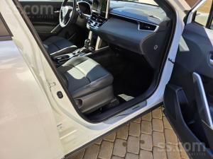 Balts Toyota Corolla Cross 2025 Rīga, ar dzinēja tilpumu 2.00 L un nobraukumu 7 tūkst. km par 35000 €, foto 18 vietnē AUTOMOTO.COM.LV