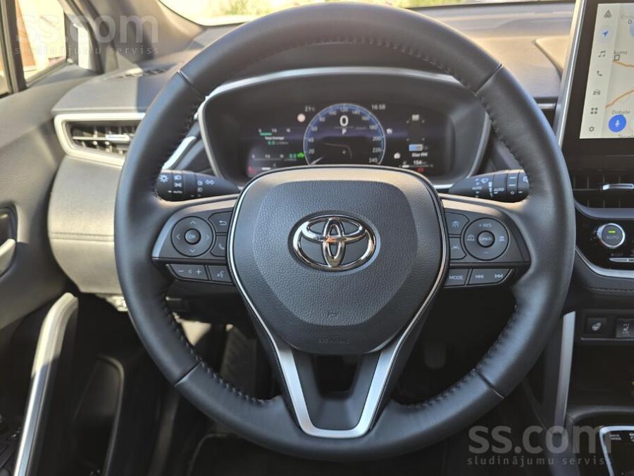 Balts Toyota Corolla Cross 2025 Rīga, ar dzinēja tilpumu 2.00 L un nobraukumu 7 tūkst. km par 35000 €, foto 27 vietnē AUTOMOTO.COM.LV