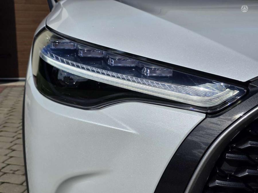 Balts Toyota Corolla Cross 2025 Rīga, ar dzinēja tilpumu 1.99 L un nobraukumu 7 tūkst. km par 37000 €, foto 4 vietnē AUTOMOTO.COM.LV