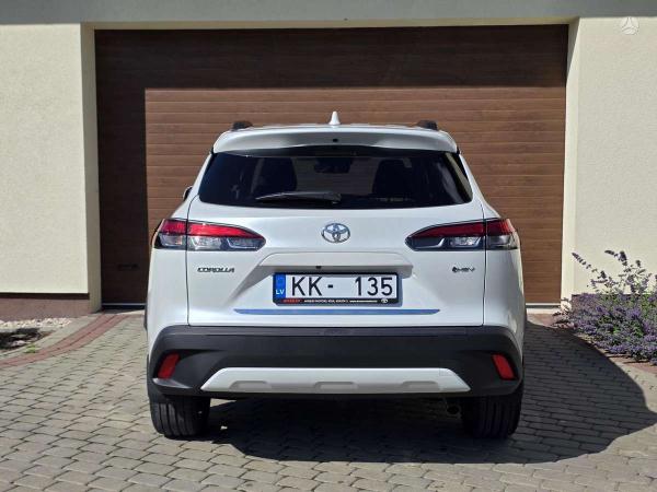 Balts Toyota Corolla Cross 2025 Rīga, ar dzinēja tilpumu 1.99 L un nobraukumu 7 tūkst. km par 37000 €, foto 8 vietnē AUTOMOTO.COM.LV