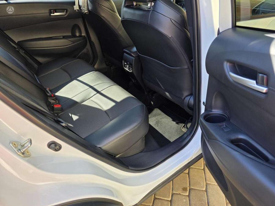 Balts Toyota Corolla Cross 2025 Rīga, ar dzinēja tilpumu 1.99 L un nobraukumu 7 tūkst. km par 37000 €, foto 16 vietnē AUTOMOTO.COM.LV