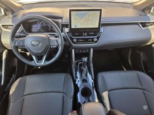 Balts Toyota Corolla Cross 2025 Rīga, ar dzinēja tilpumu 1.99 L un nobraukumu 7 tūkst. km par 37000 €, foto 19 vietnē AUTOMOTO.COM.LV