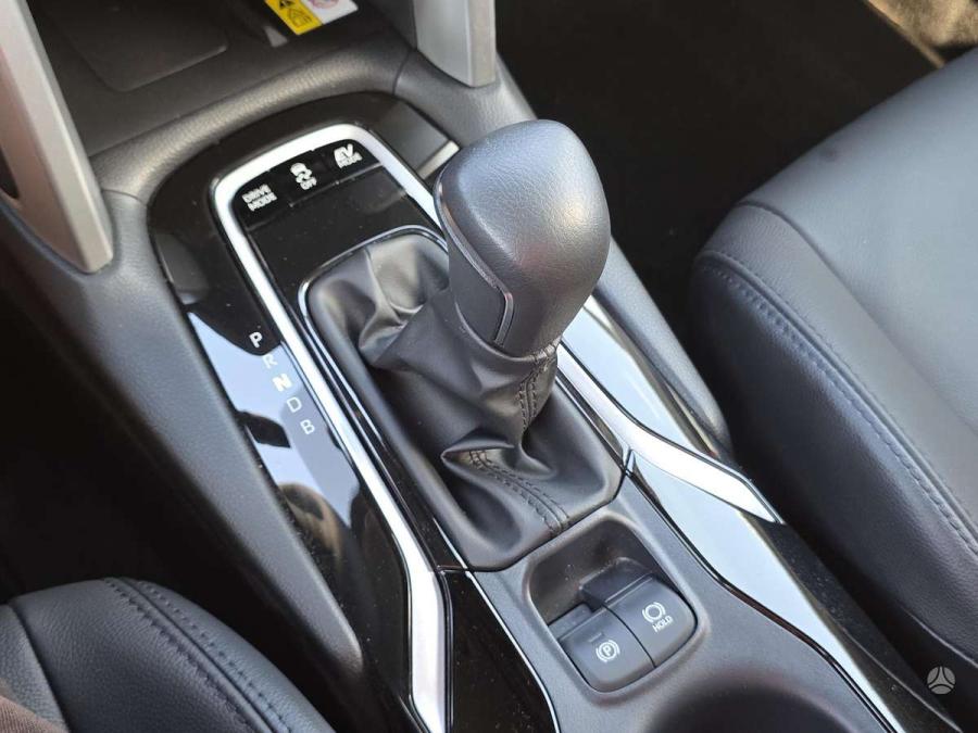 Balts Toyota Corolla Cross 2025 Rīga, ar dzinēja tilpumu 1.99 L un nobraukumu 7 tūkst. km par 37000 €, foto 27 vietnē AUTOMOTO.COM.LV
