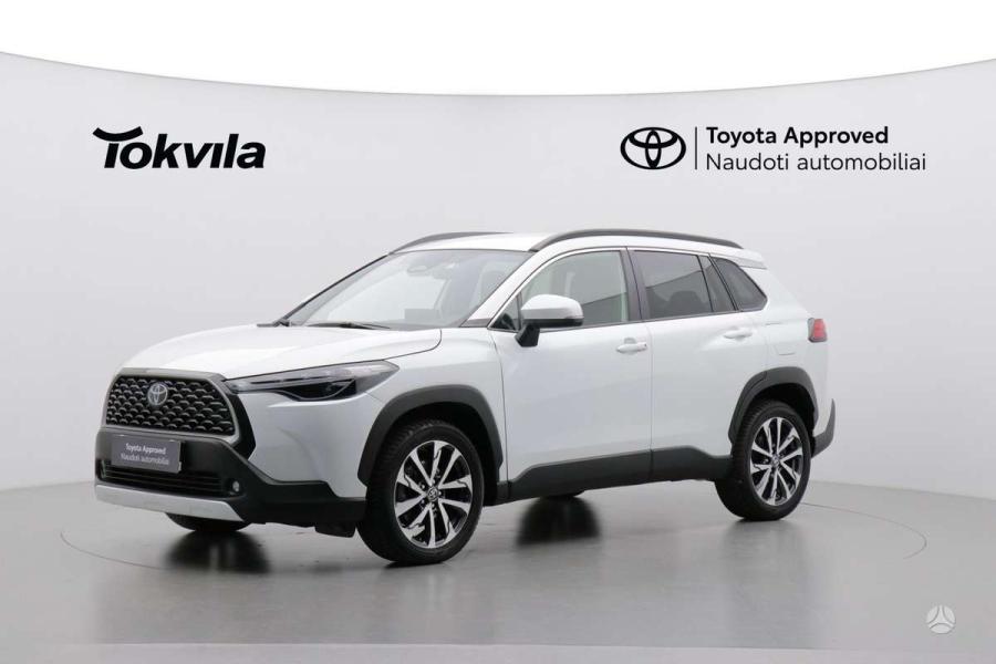 Белый Тойота Corolla Cross 2025 в Вильнюс, объемом двигателя 1.80 л и пробегом 43 тыс. км за 32900 €, фото 1 на AUTOMOTO.COM.LV