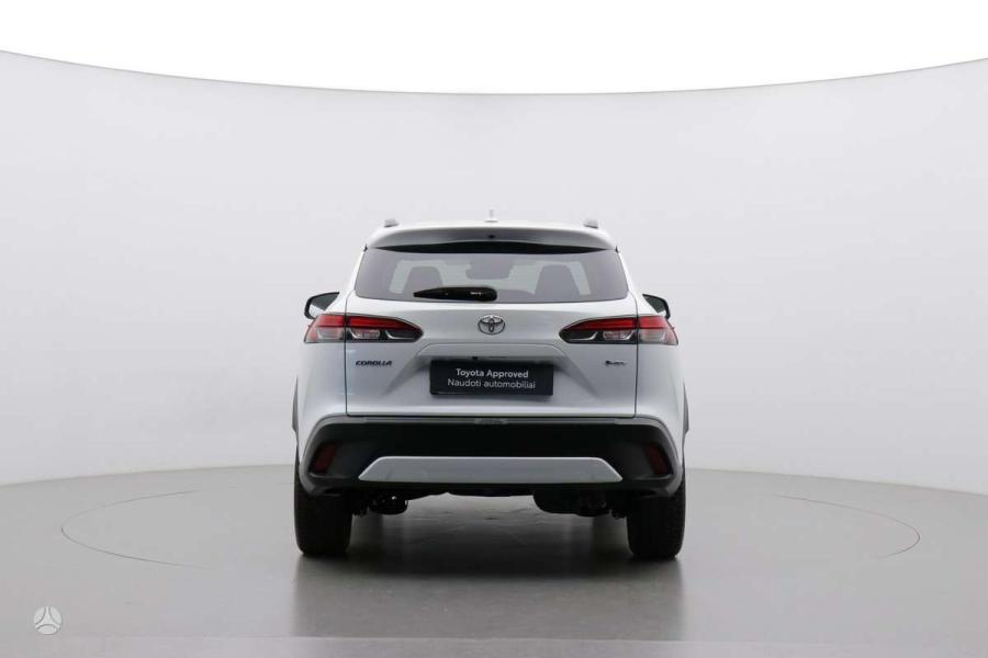 Белый Тойота Corolla Cross 2025 в Вильнюс, объемом двигателя 1.80 л и пробегом 43 тыс. км за 32900 €, фото 6 на AUTOMOTO.COM.LV