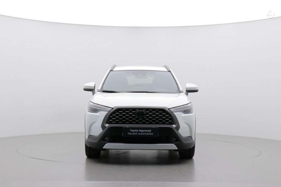 Белый Тойота Corolla Cross 2025 в Вильнюс, объемом двигателя 1.80 л и пробегом 43 тыс. км за 32900 €, фото 7 на AUTOMOTO.COM.LV