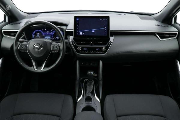 White Toyota Corolla Cross 2025 in Vilnius, with an engine capacity of 1.80 L and mileage of 43 thousand km for 32900 €, photo 8 on AUTOMOTO.COM.LV