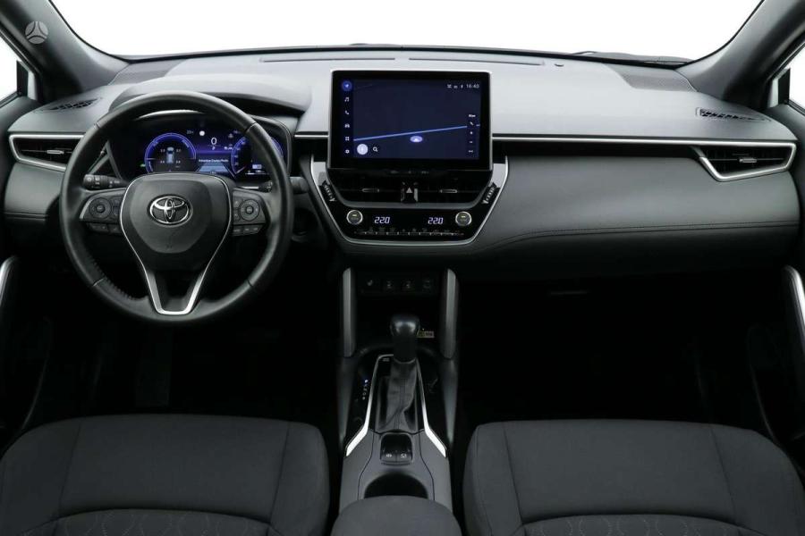 Белый Тойота Corolla Cross 2025 в Вильнюс, объемом двигателя 1.80 л и пробегом 43 тыс. км за 32900 €, фото 8 на AUTOMOTO.COM.LV