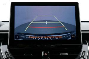 Белый Тойота Corolla Cross 2025 в Вильнюс, объемом двигателя 1.80 л и пробегом 43 тыс. км за 32900 €, фото 21 на AUTOMOTO.COM.LV