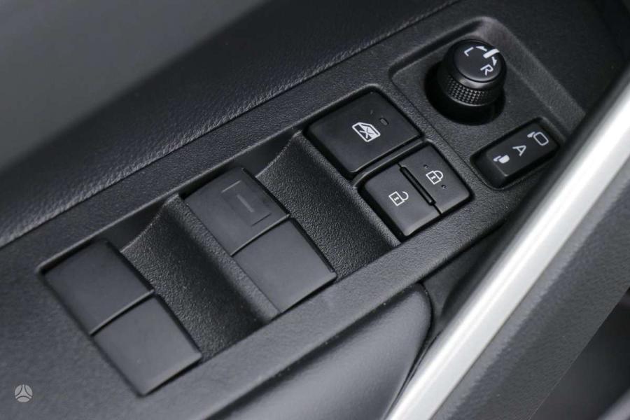 Белый Тойота Corolla Cross 2025 в Вильнюс, объемом двигателя 1.80 л и пробегом 43 тыс. км за 32900 €, фото 23 на AUTOMOTO.COM.LV