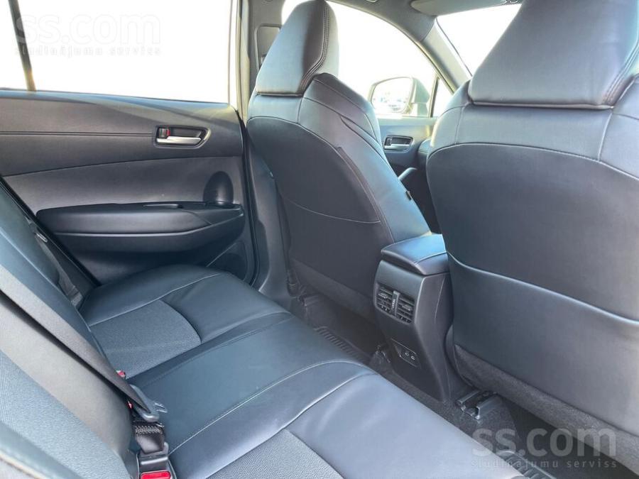Balts Toyota Corolla Cross 2025 Rīga, ar dzinēja tilpumu 2.00 L un nobraukumu 43 tūkst. km par 33490 €, foto 8 vietnē AUTOMOTO.COM.LV