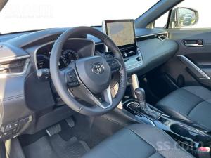 Balts Toyota Corolla Cross 2025 Rīga, ar dzinēja tilpumu 2.00 L un nobraukumu 43 tūkst. km par 33490 €, foto 12 vietnē AUTOMOTO.COM.LV