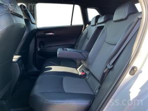 Balts Toyota Corolla Cross 2025 Rīga, ar dzinēja tilpumu 2.00 L un nobraukumu 43 tūkst. km par 33490 €, foto 24 vietnē AUTOMOTO.COM.LV