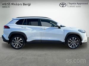 Balts Toyota Corolla Cross 2025 Rīga, ar dzinēja tilpumu 2.00 L un nobraukumu 43 tūkst. km par 33490 €, foto 25 vietnē AUTOMOTO.COM.LV