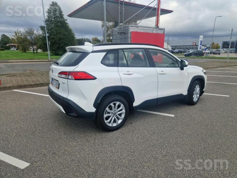 Balts Toyota Corolla Cross 2025 Rīga, ar dzinēja tilpumu 1.80 L un nobraukumu 7 tūkst. km par 27500 €, foto 5 vietnē AUTOMOTO.COM.LV