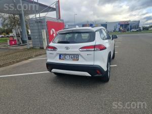 Balts Toyota Corolla Cross 2025 Rīga, ar dzinēja tilpumu 1.80 L un nobraukumu 7 tūkst. km par 27500 €, foto 6 vietnē AUTOMOTO.COM.LV